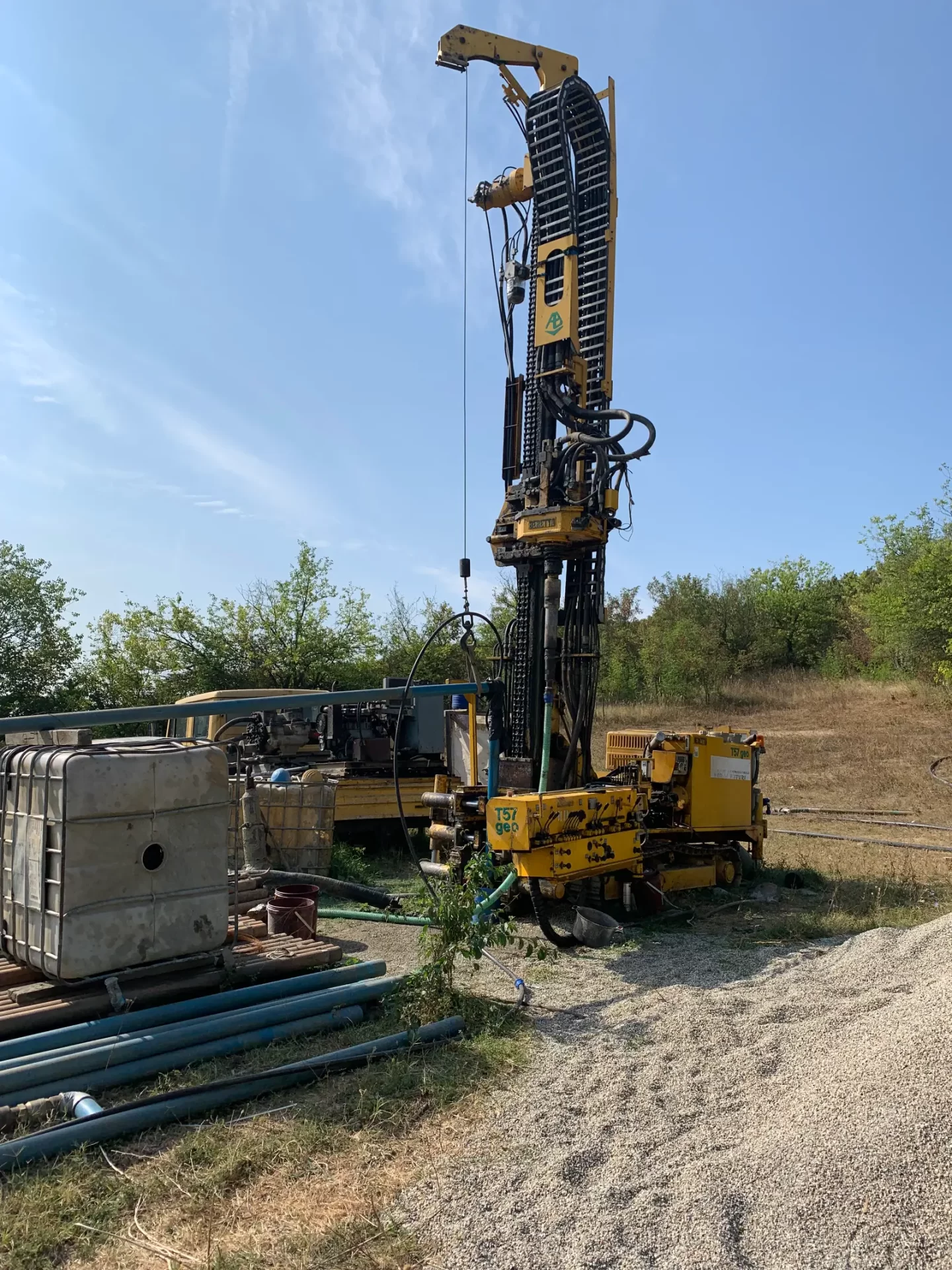 Foraje cu ciocan de fund. Foraje în rocă / stâncă